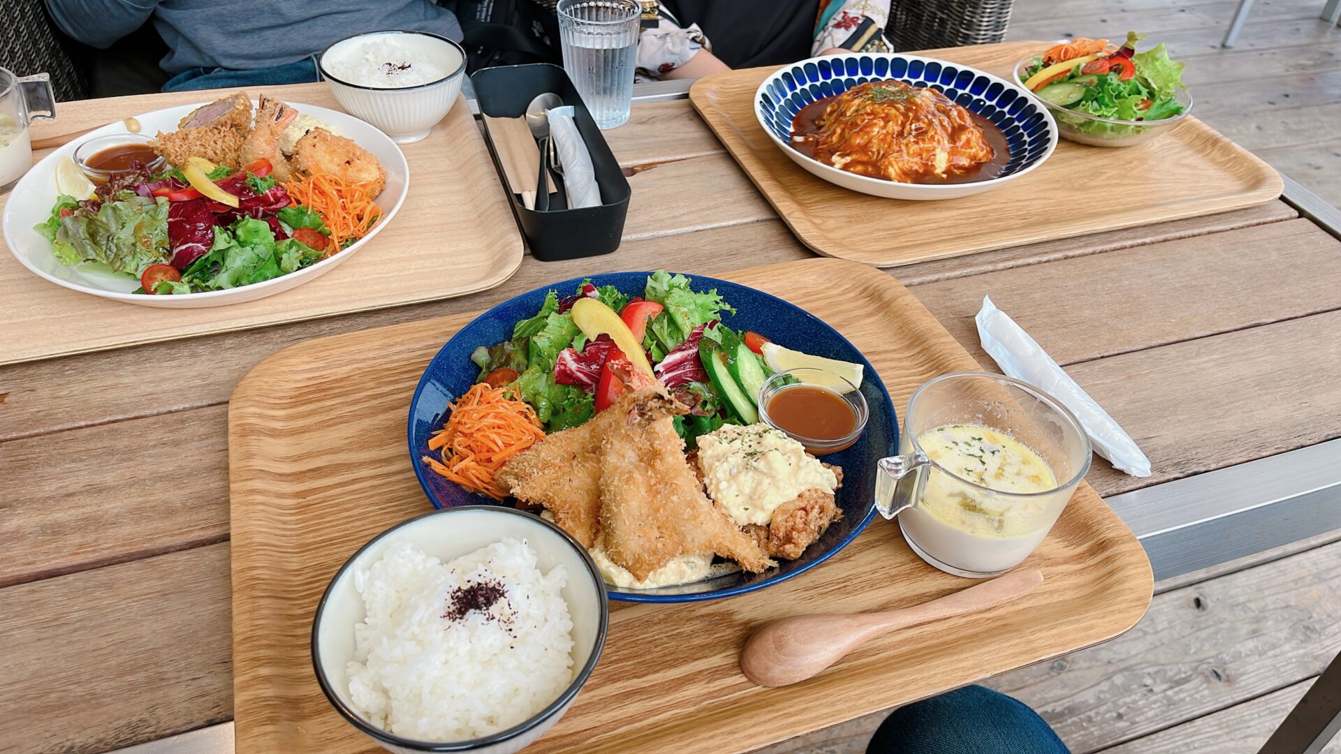 備前市日生町【cafe RAD(カフェ ラッド)】海を見ながらテラスで頂くランチが素敵！でも器にも注目したい！ | 食道楽の岡山ランチ